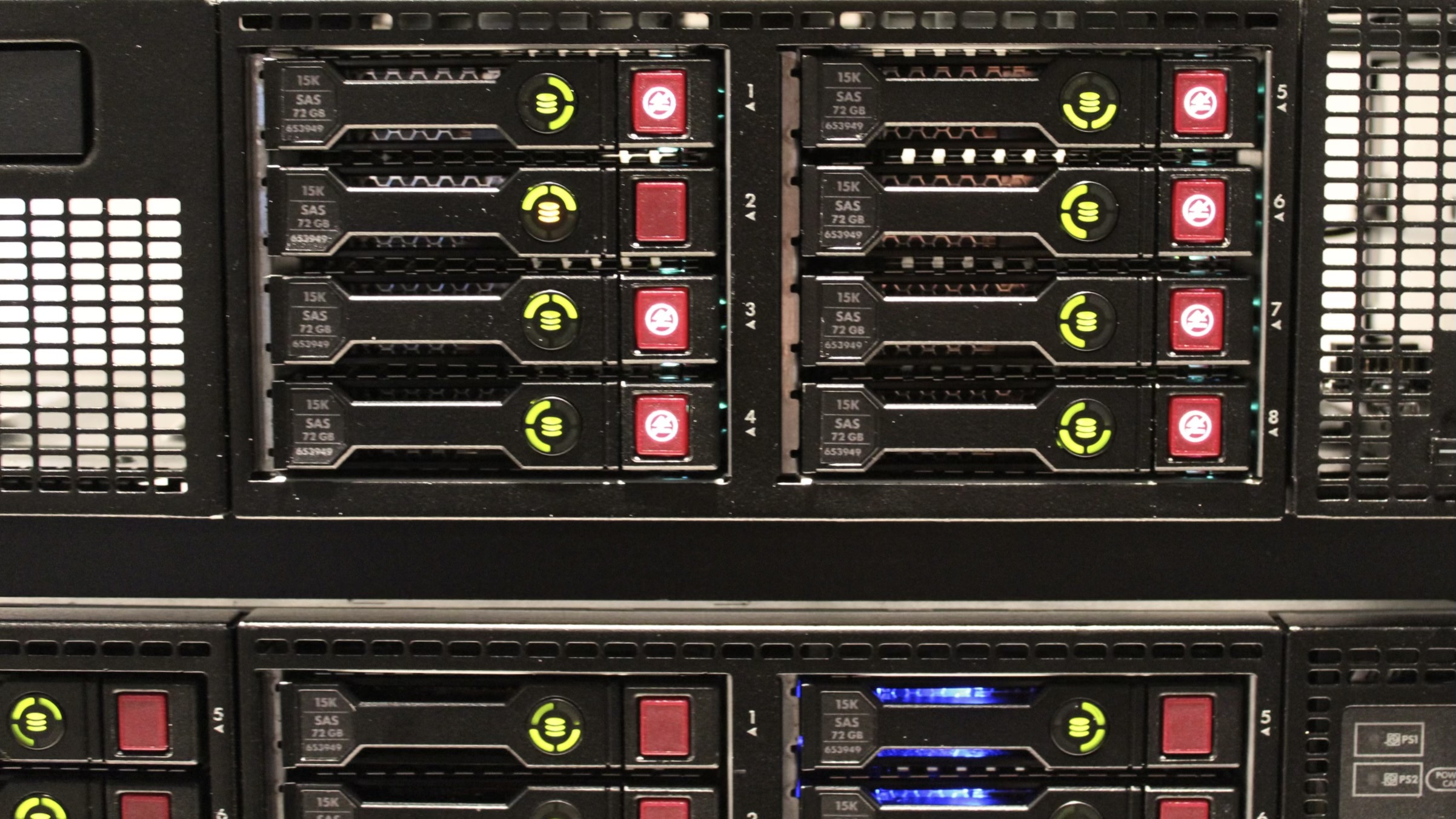 HP ProLiant Gen8 Smartdrives - Delighted Robot